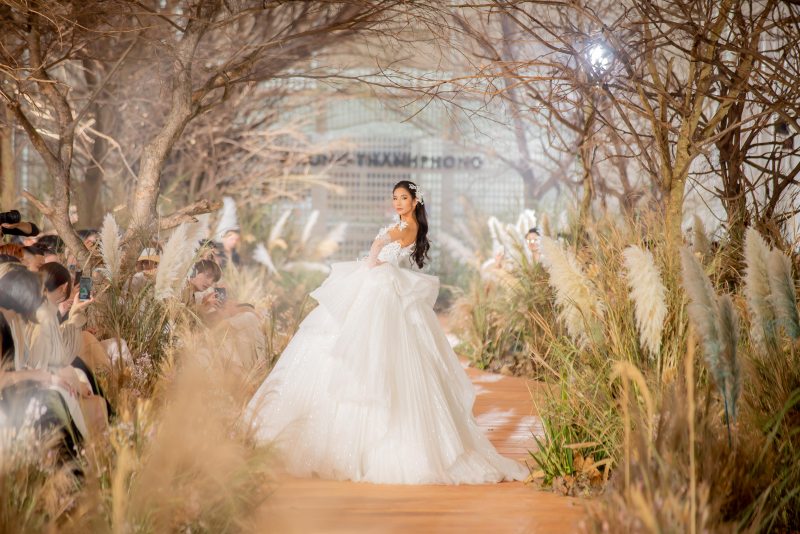 "I am Sunny" - Hết mực điệu đà và "đốn tim" người hâm mộ với các thiết ...