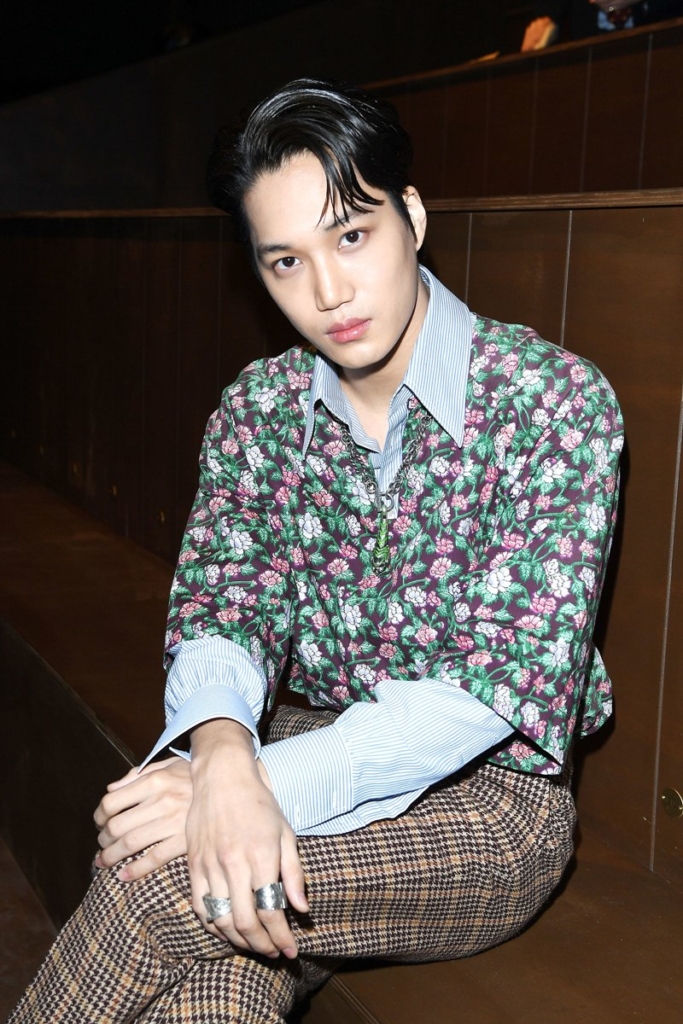 Kai (EXO) diện áo hoa, thân thiết với tài tử Jared Leto tại show Gucci