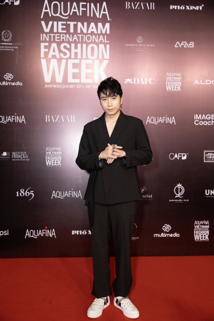 Suboi, Karik cùng thầy trò Wowy "đổ bộ" thảm đỏ trước show diễn của NTK ...