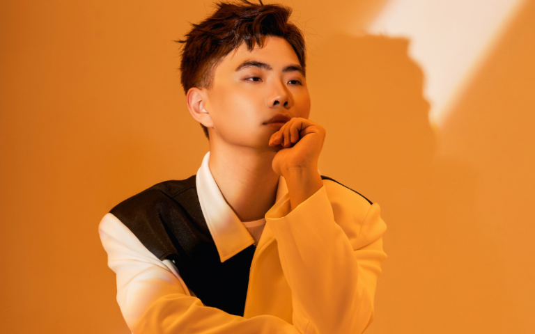 Kiey là nam ca sĩ Việt Nam đầu tiên xuất hiện trên Quảng thời Thời đại ...